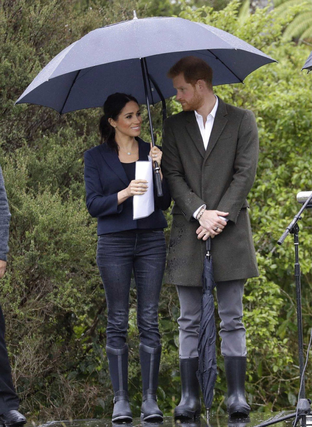 Meghan Arrives in Austin for Suits Event - Meghan's Mirror